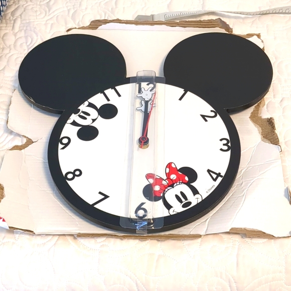 Disney | Wall Decor | Disney Nwot Mickey And Minnie Mouse Clock | Poshmark